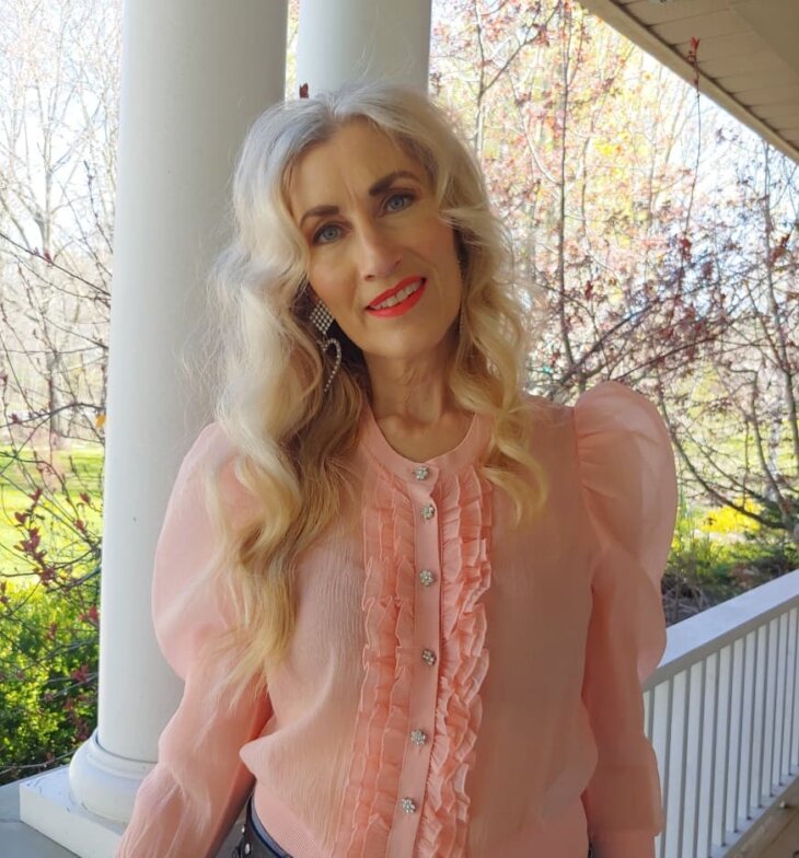 Singles Over 50 Dating: The Single's Guide To Dating In Your 50s